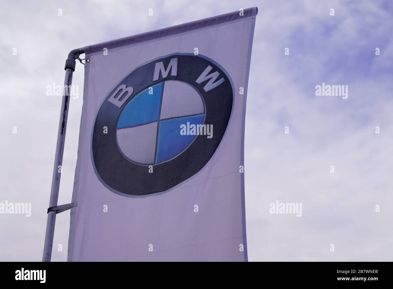 Car dealership flag hi-res stock photography and images - Alamy