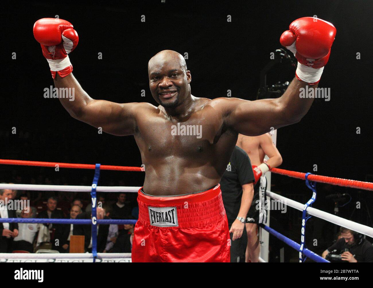 Larry Olubamiwo (red shorts) defeats Scott Belshaw in a Heavyweight ...