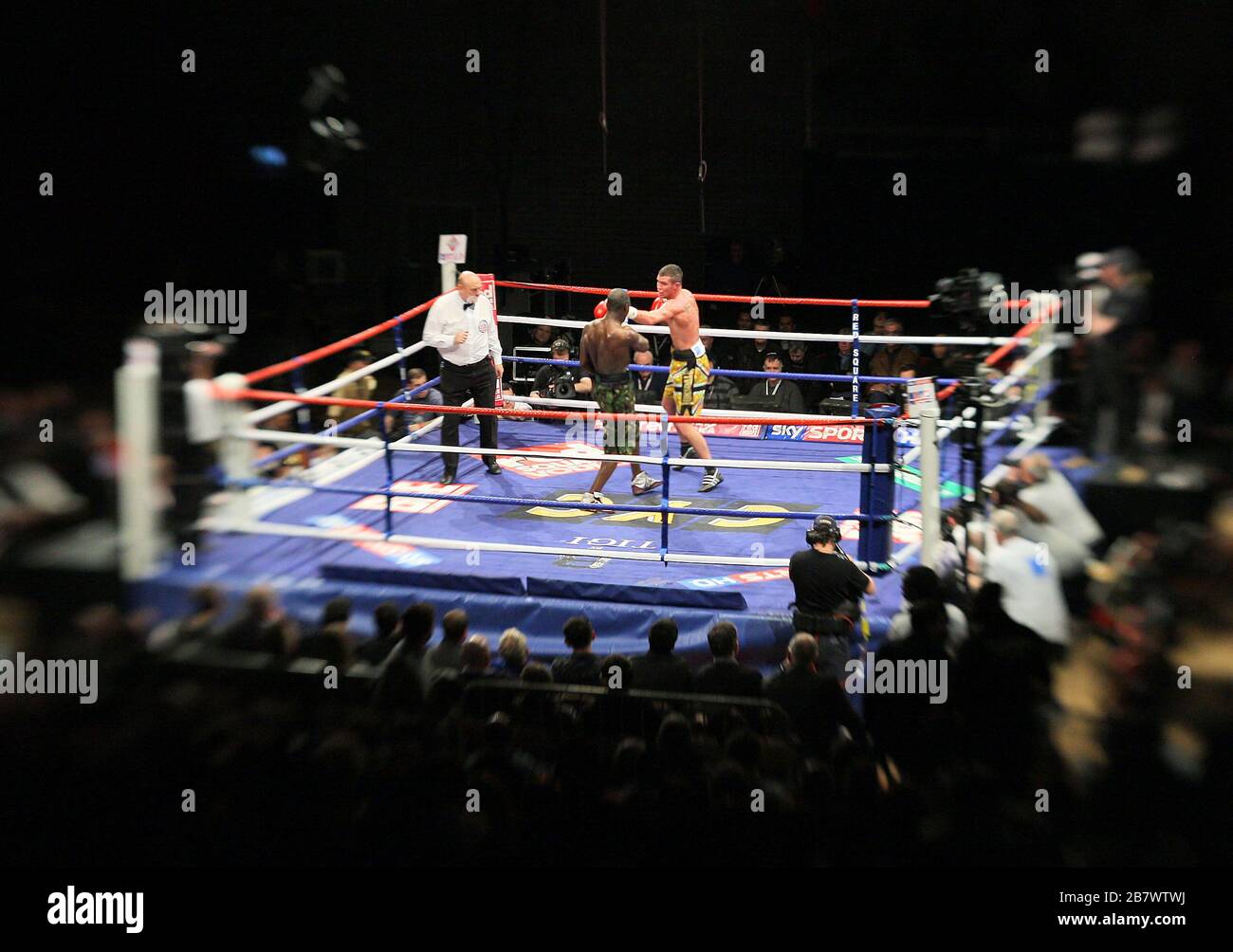 General view of the action as Travis Dickinson (yellow/black shorts ...