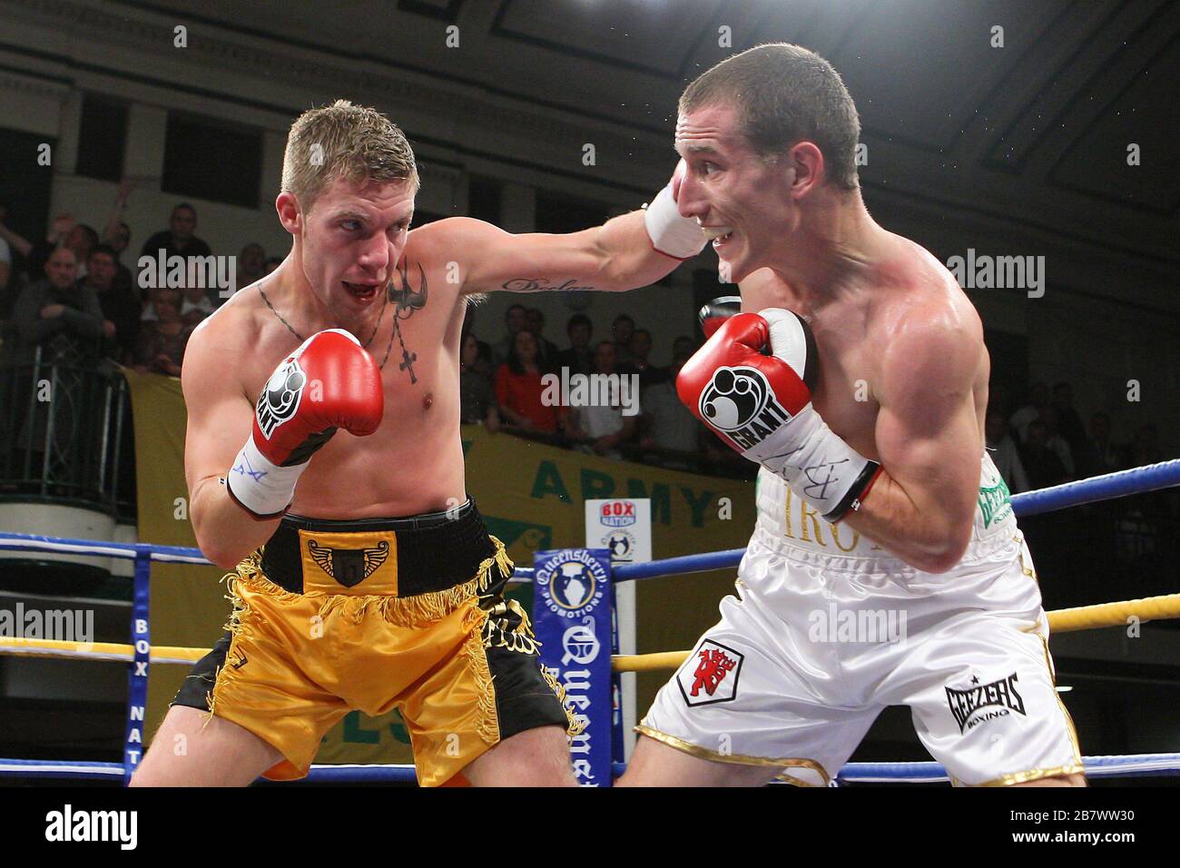 Ryan Walsh (white shorts) defeats Liam Richards to win the English ...
