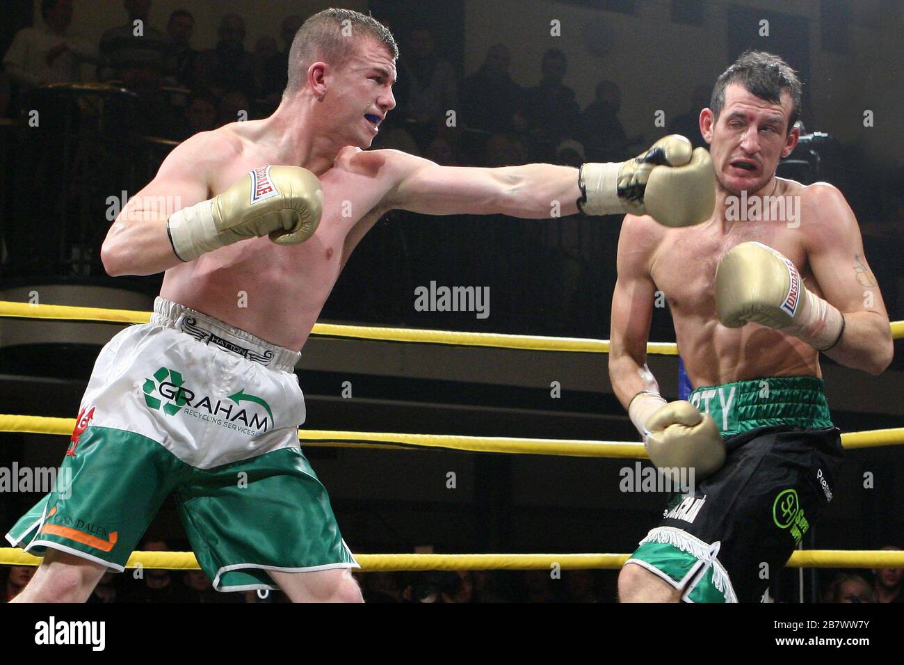 Gary Buckland (white/green shorts) defeats Derry Mathews (green/black ...