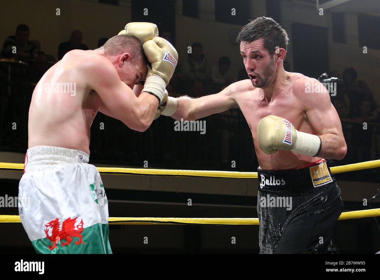 Gary Buckland (white/green shorts) defeats Stevie Bell (black shorts ...
