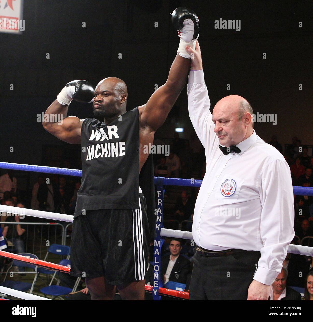 Larry Olumabiwo (Hackney, black shorts) defeats Michal Skierniewski ...