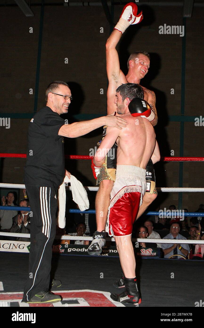 Pat McAleese (black/gold shorts) defeats Fran Gonzalez in a ...