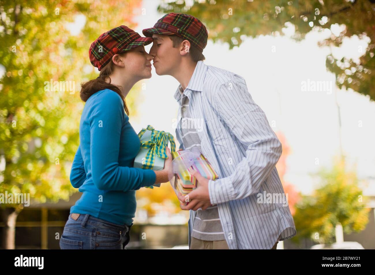 Teenage couple exchanging gifts Stock Photo - Alamy