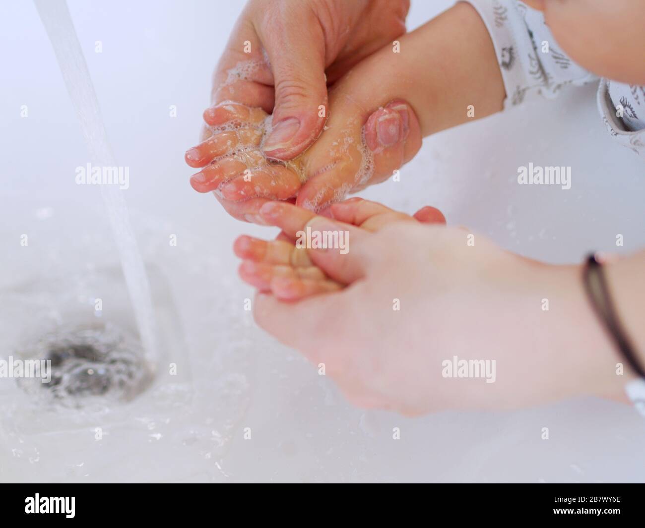 Children washing hands sink hi-res stock photography and images - Alamy