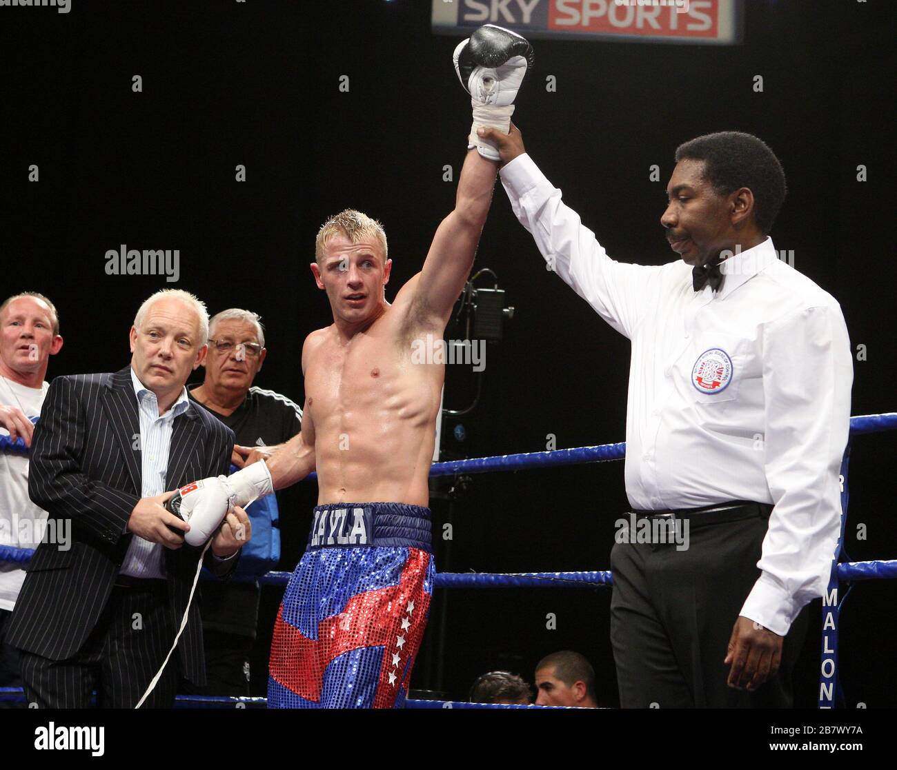 Gary Sykes (Dewsbury, blue shorts) defeats Harry Ramogoadi (Rugby, red ...