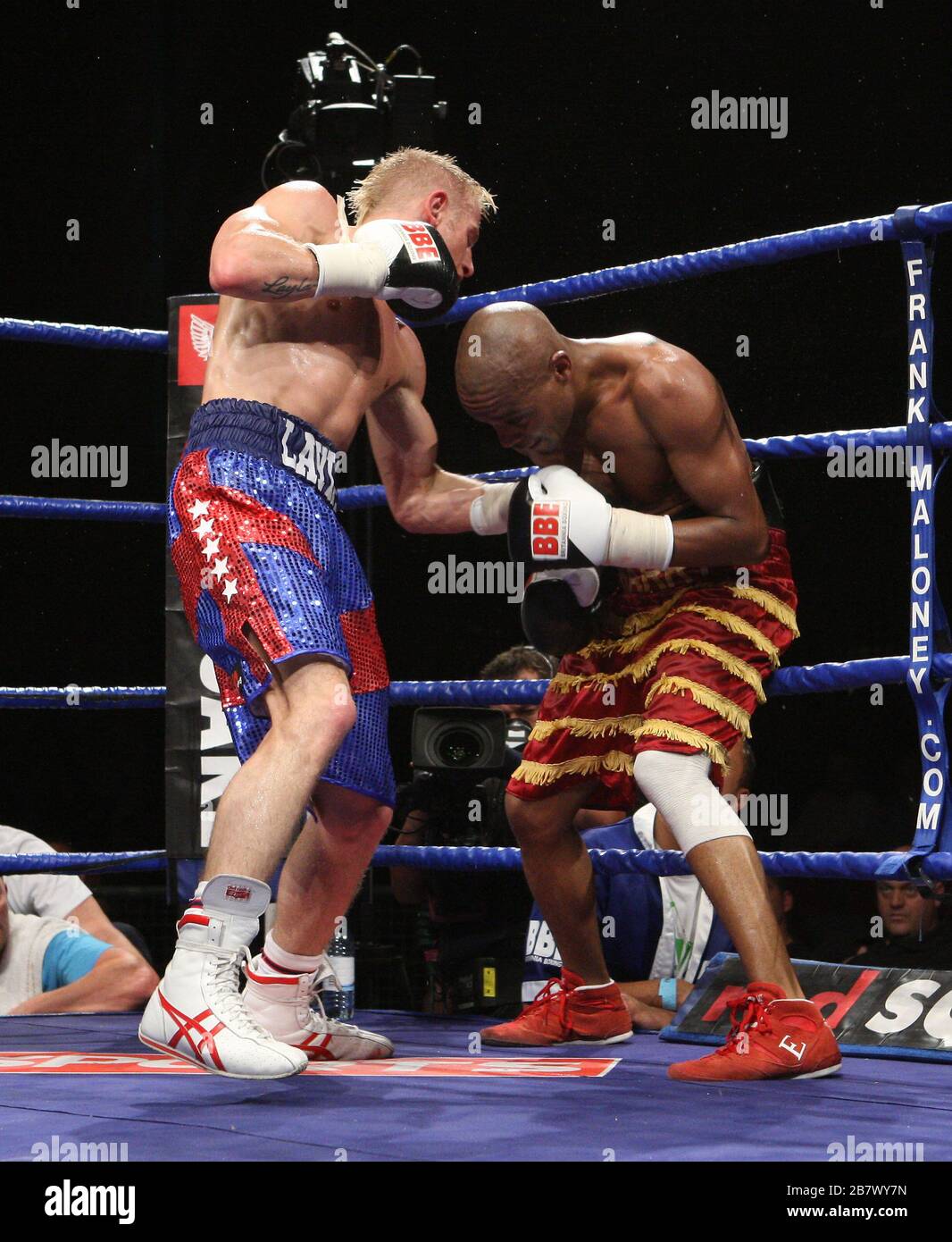 Gary Sykes (Dewsbury, blue shorts) defeats Harry Ramogoadi (Rugby, red ...