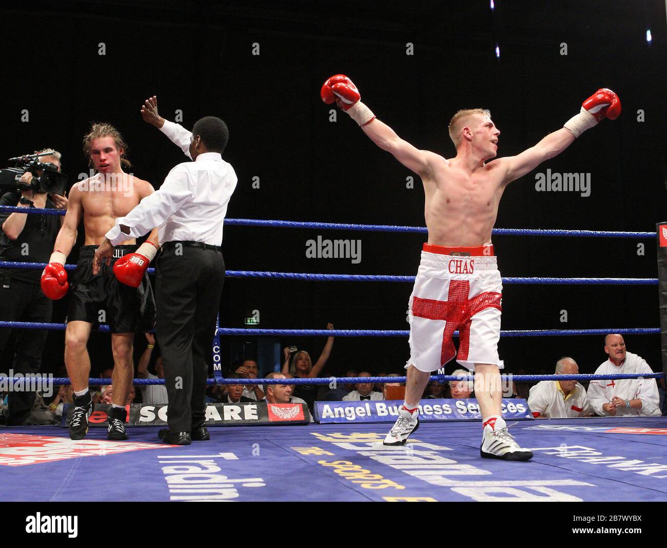 Chas Symonds (red/white shorts, Croydon) defeats Alex Spitko (Mansfield ...
