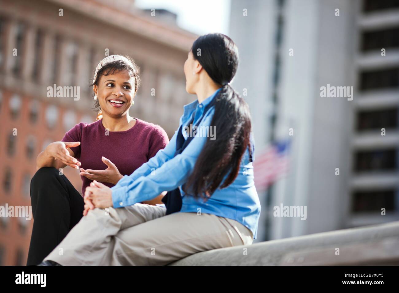 Garden conversation scene hi-res stock photography and images - Alamy