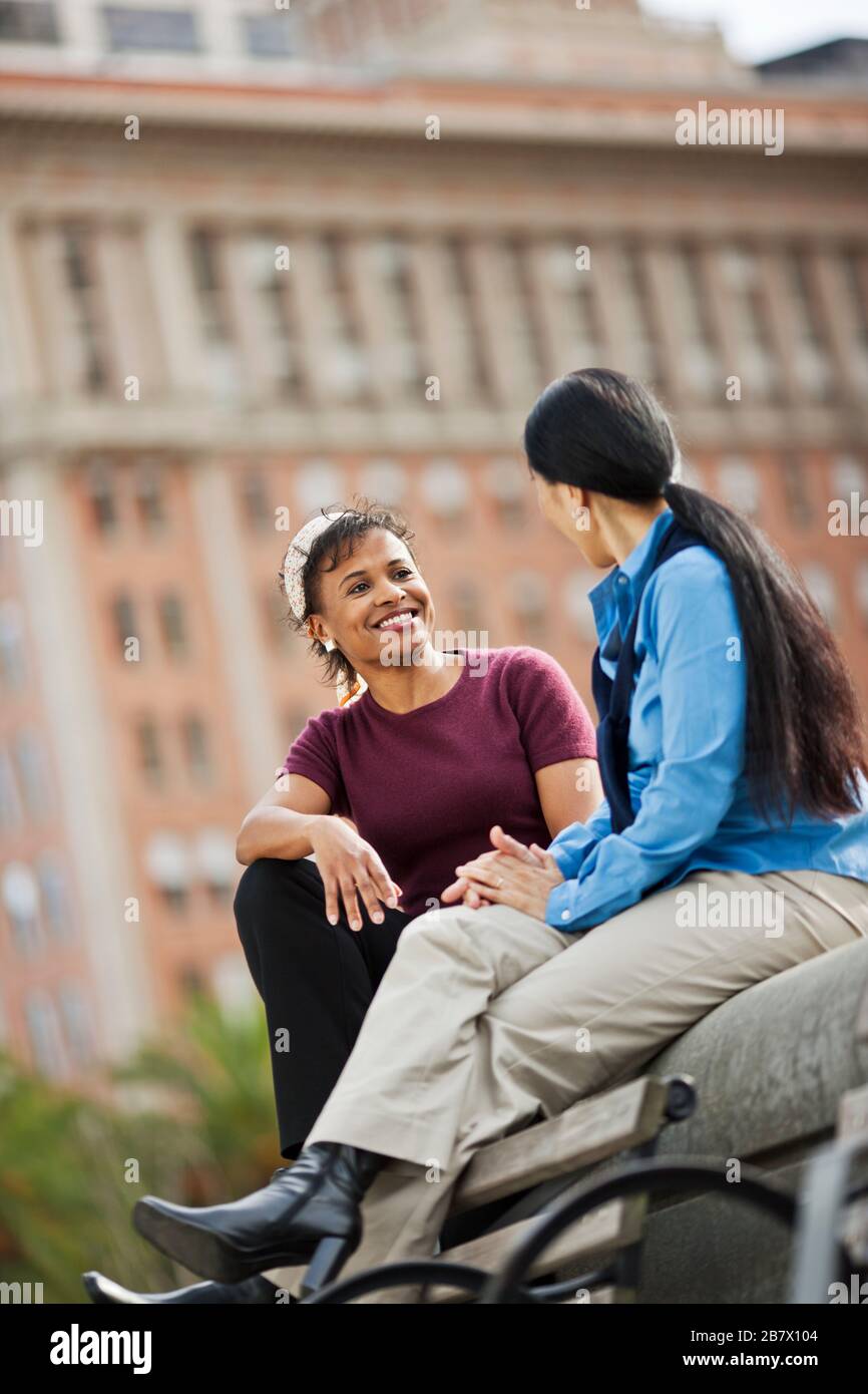 Garden conversation scene hi-res stock photography and images - Alamy