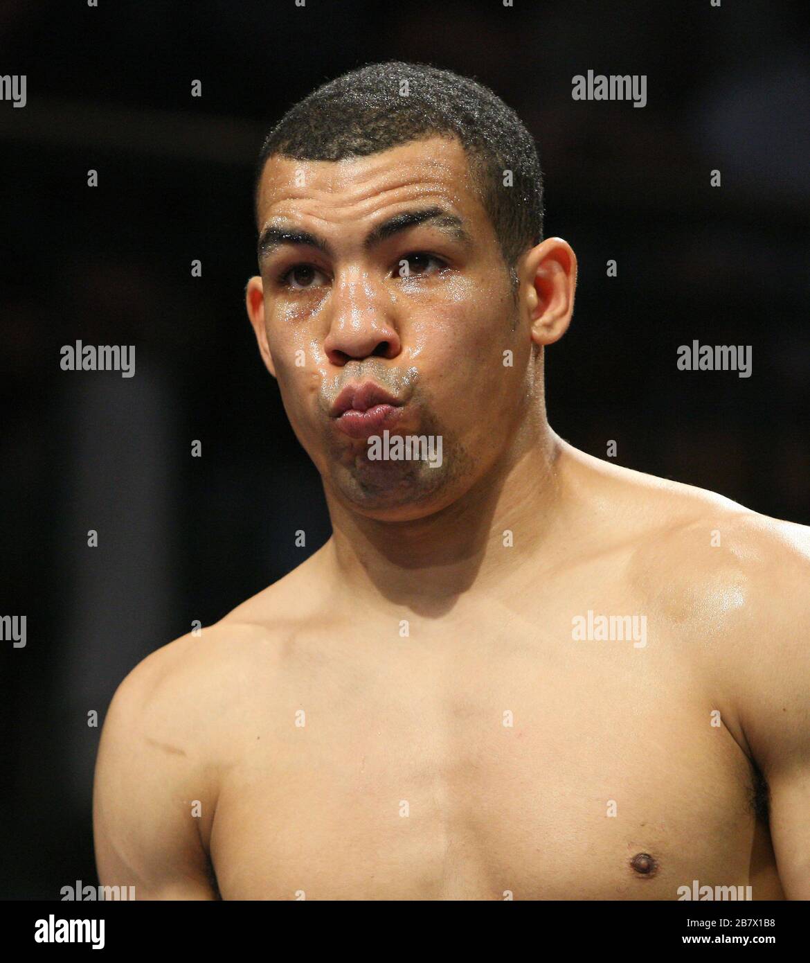 Darren Sutherland (Dublin, green shorts) defeats Gennadiy Rasalev ...