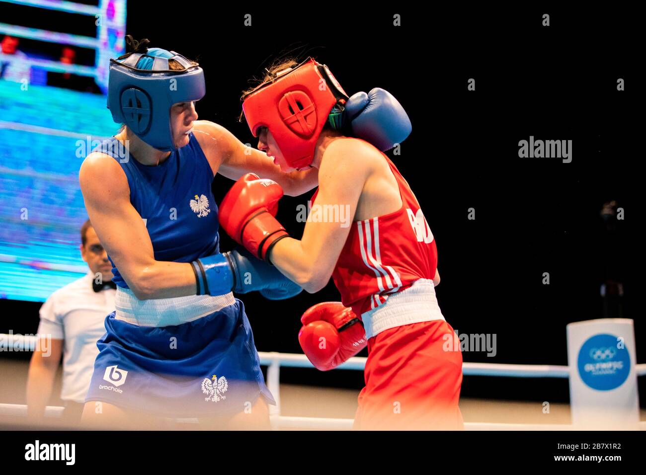 Polish female boxer hi-res stock photography and images - Alamy