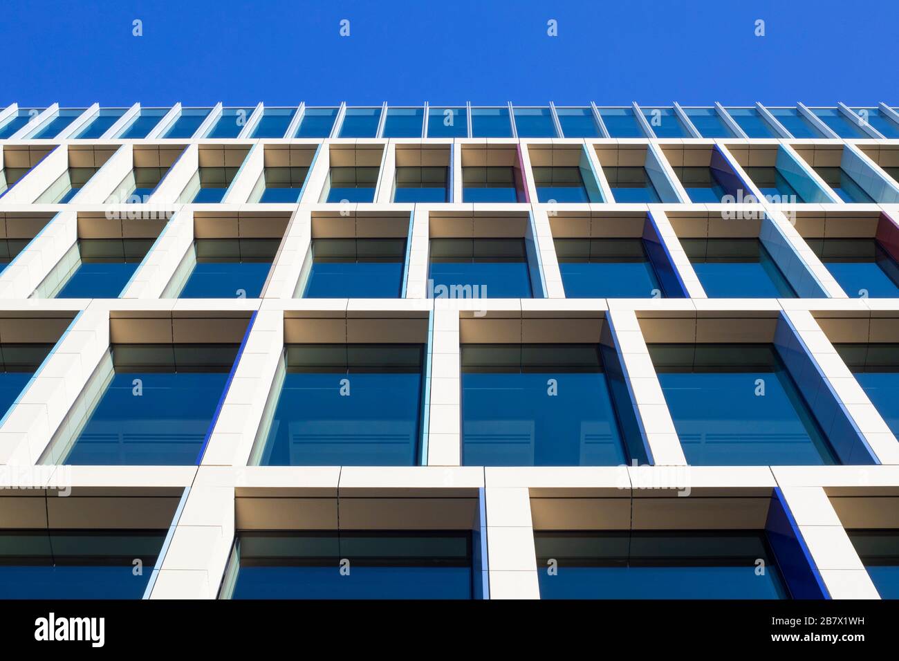 Detail view of office facade looking up. Farringdon East Offices ...