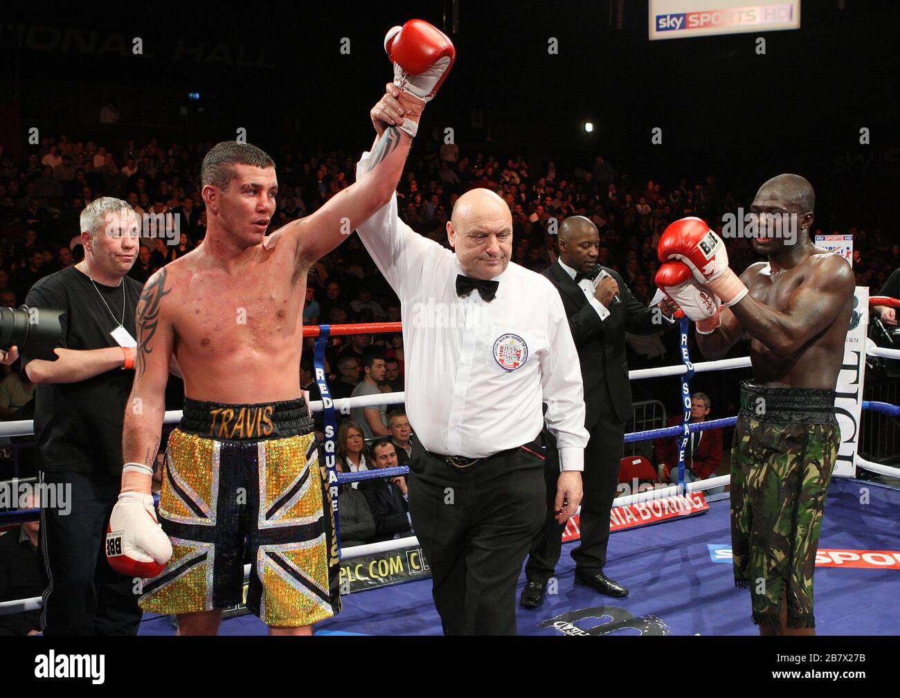 Travis Dickinson (yellow/black shorts) defeats Hastings Rasani in a ...