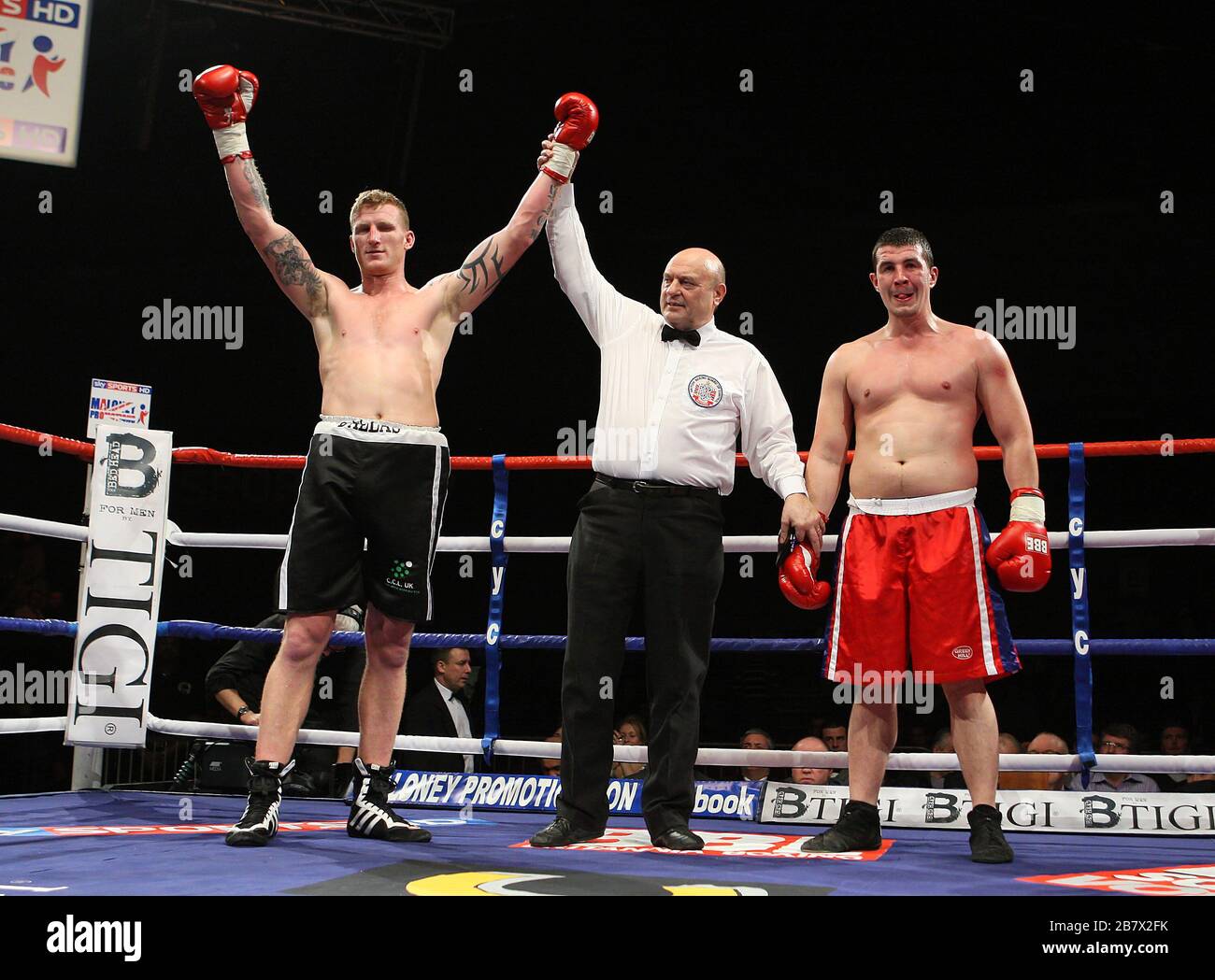 Tom Dallas (black shorts) defeats Yavor Marinchev in a Heavyweight ...