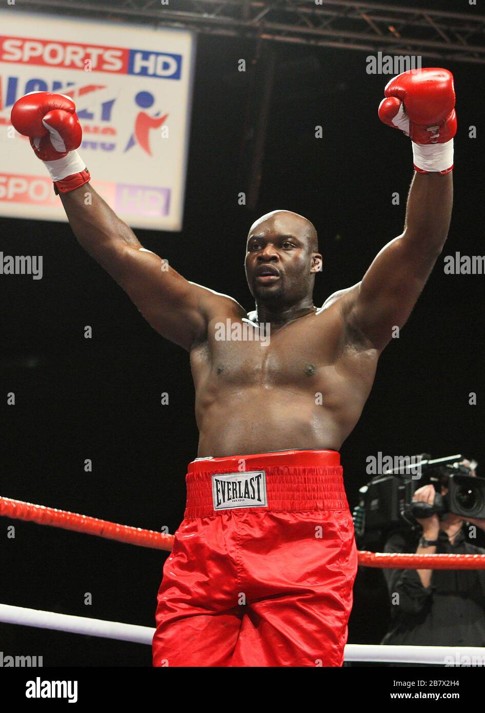 Larry Olubamiwo (red shorts) defeats Scott Belshaw in a Heavyweight ...