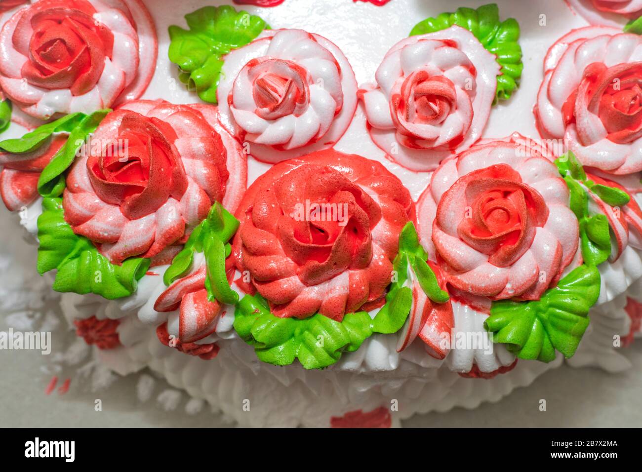 Beautiful cake with roses of cream closeup, top view Stock Photo - Alamy
