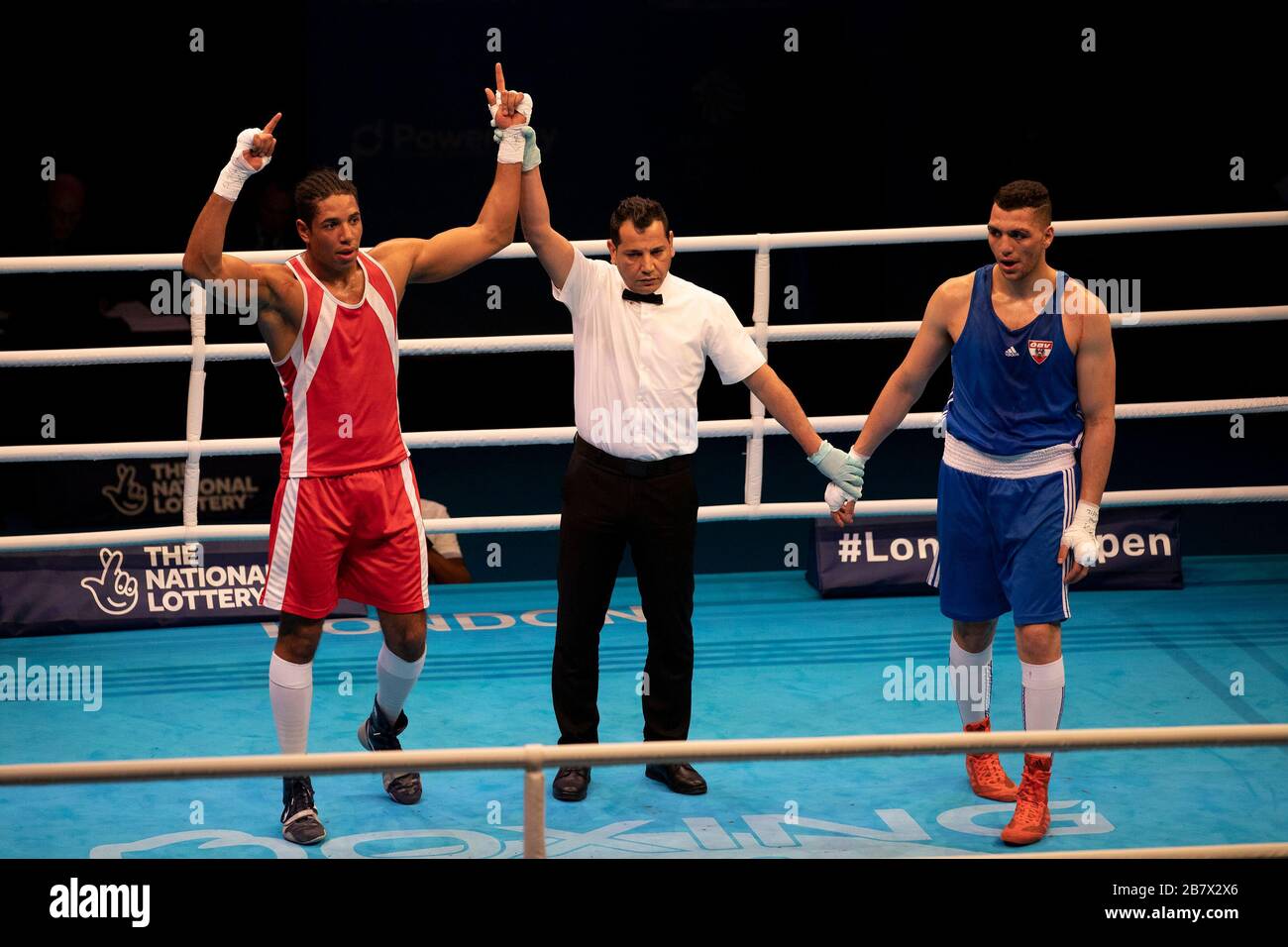 Mens heavy boxing hi-res stock photography and images - Alamy