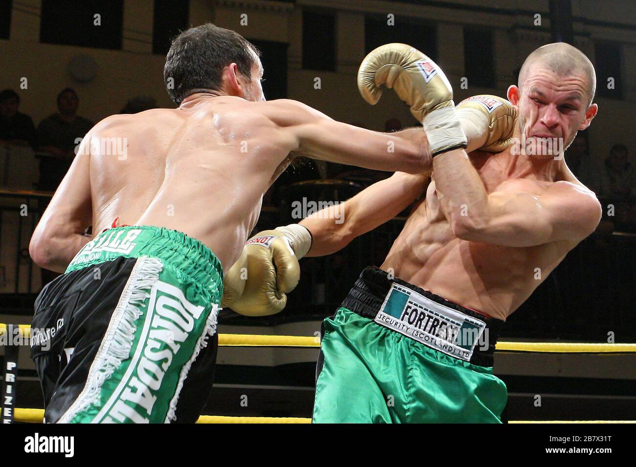 Derry Mathews (green/black shorts) defeats Gary McArthur (green shorts ...