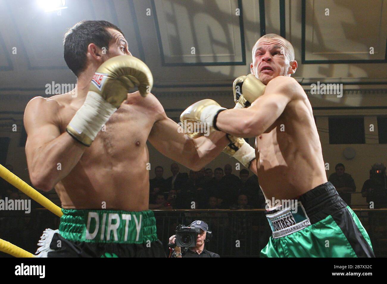 Derry Mathews (green/black shorts) defeats Gary McArthur (green shorts ...