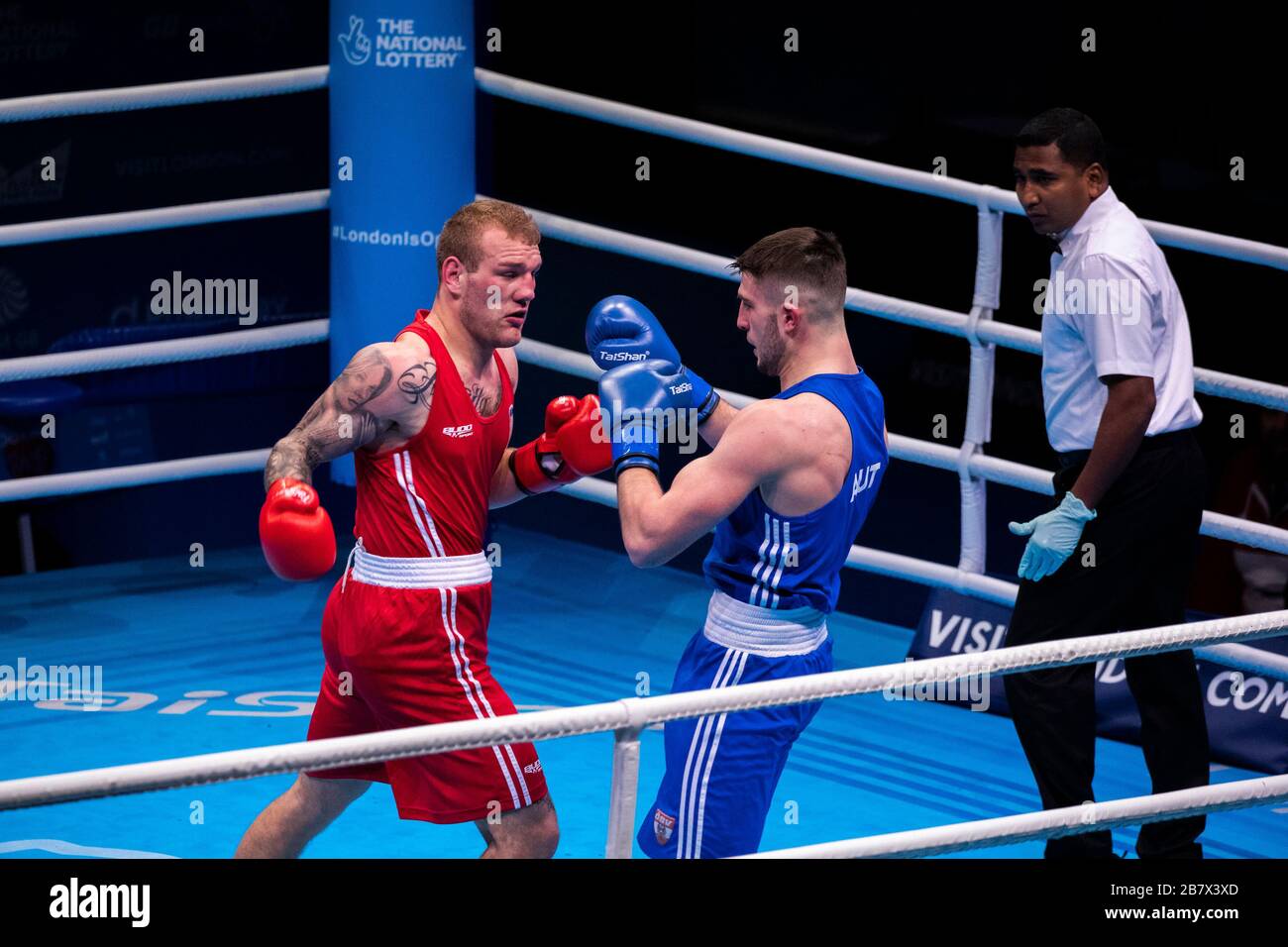 Boxing copper box arena hi-res stock photography and images - Alamy