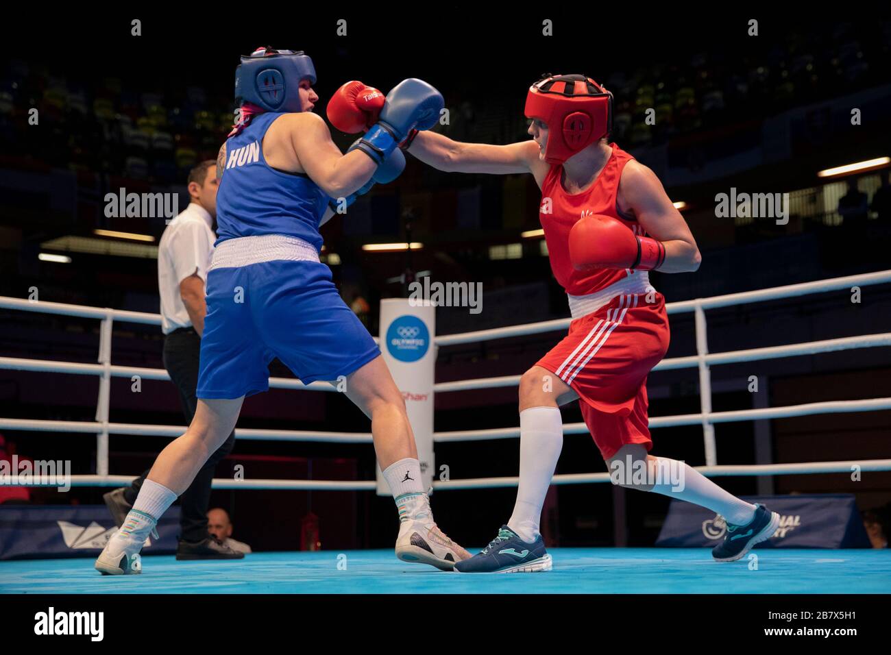 Queen elizabeth ring anna hi-res stock photography and images - Alamy