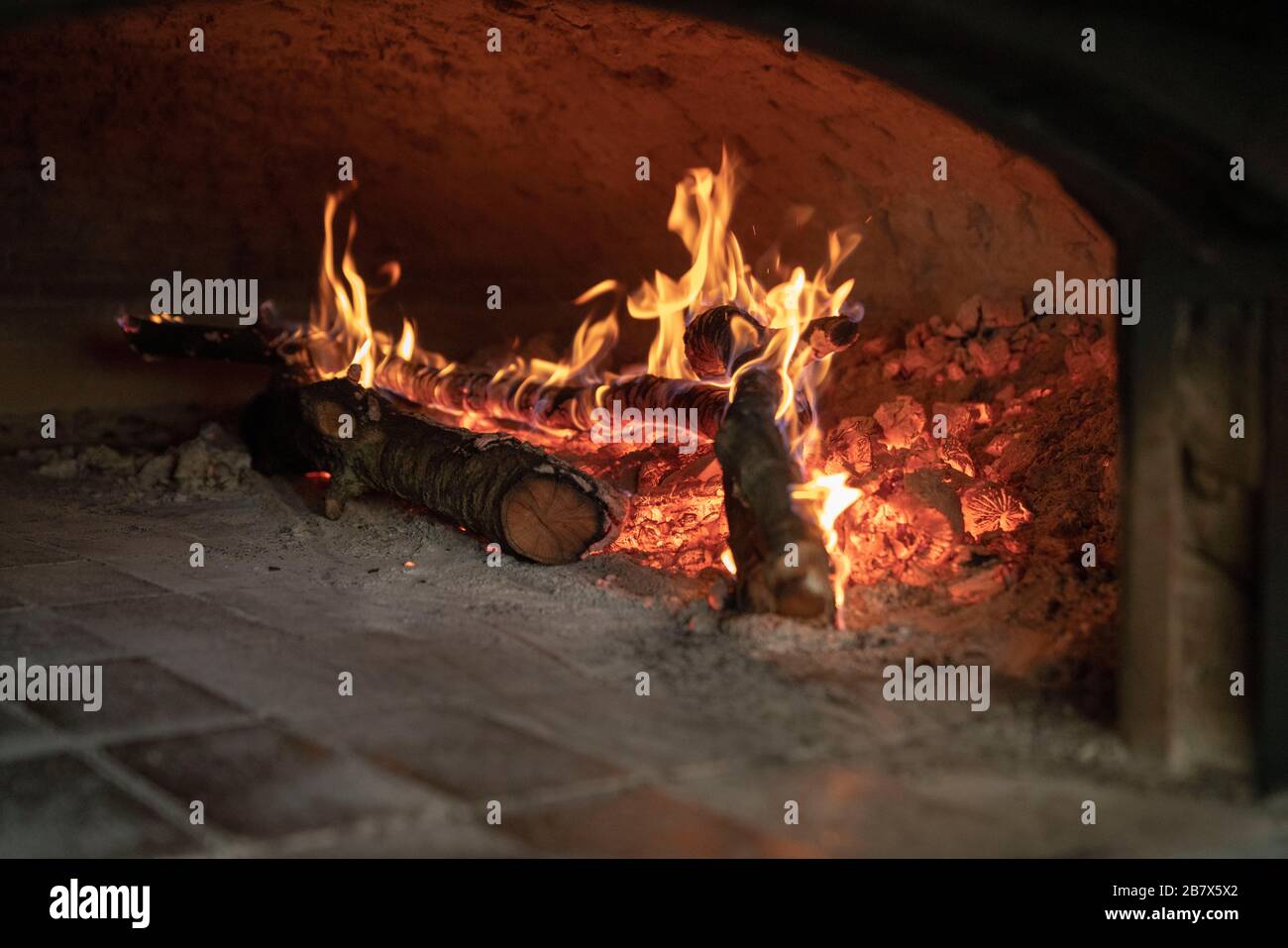 wood oven fire Stock Photo - Alamy
