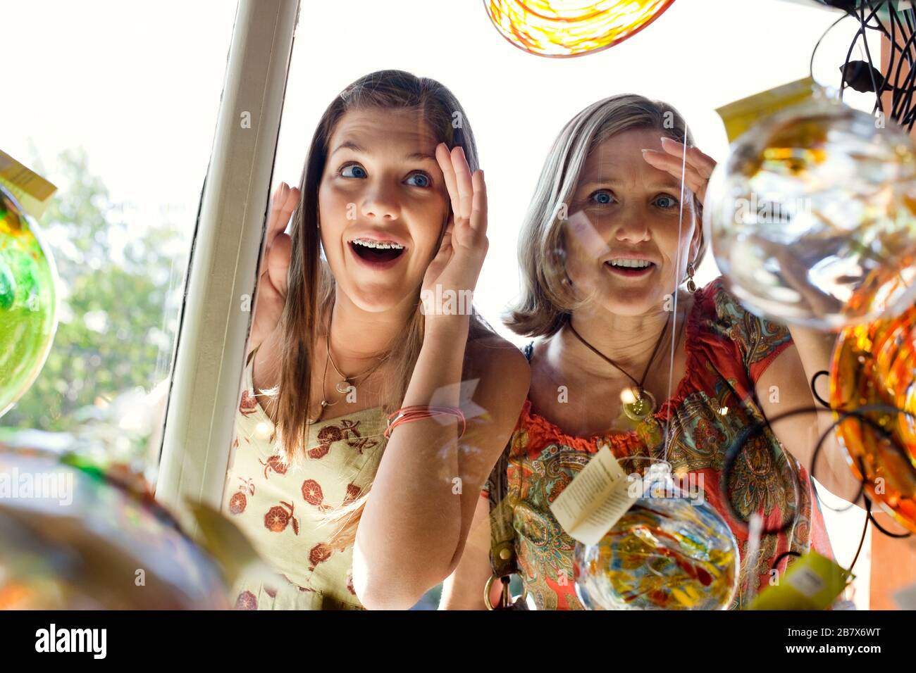 Child peek through window hi-res stock photography and images - Alamy