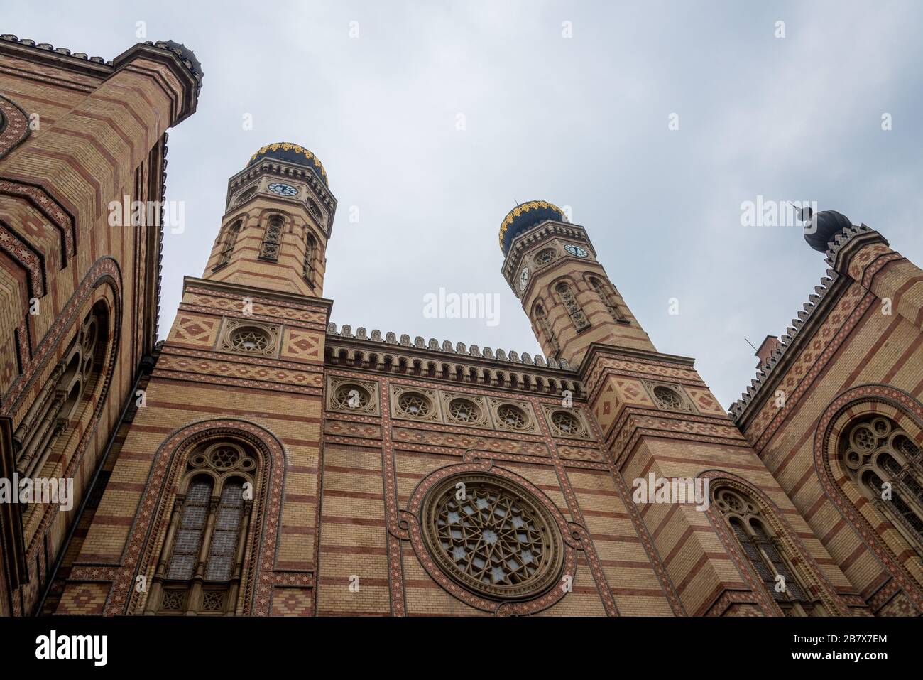 Orthodox synagogue budapest hi-res stock photography and images - Alamy