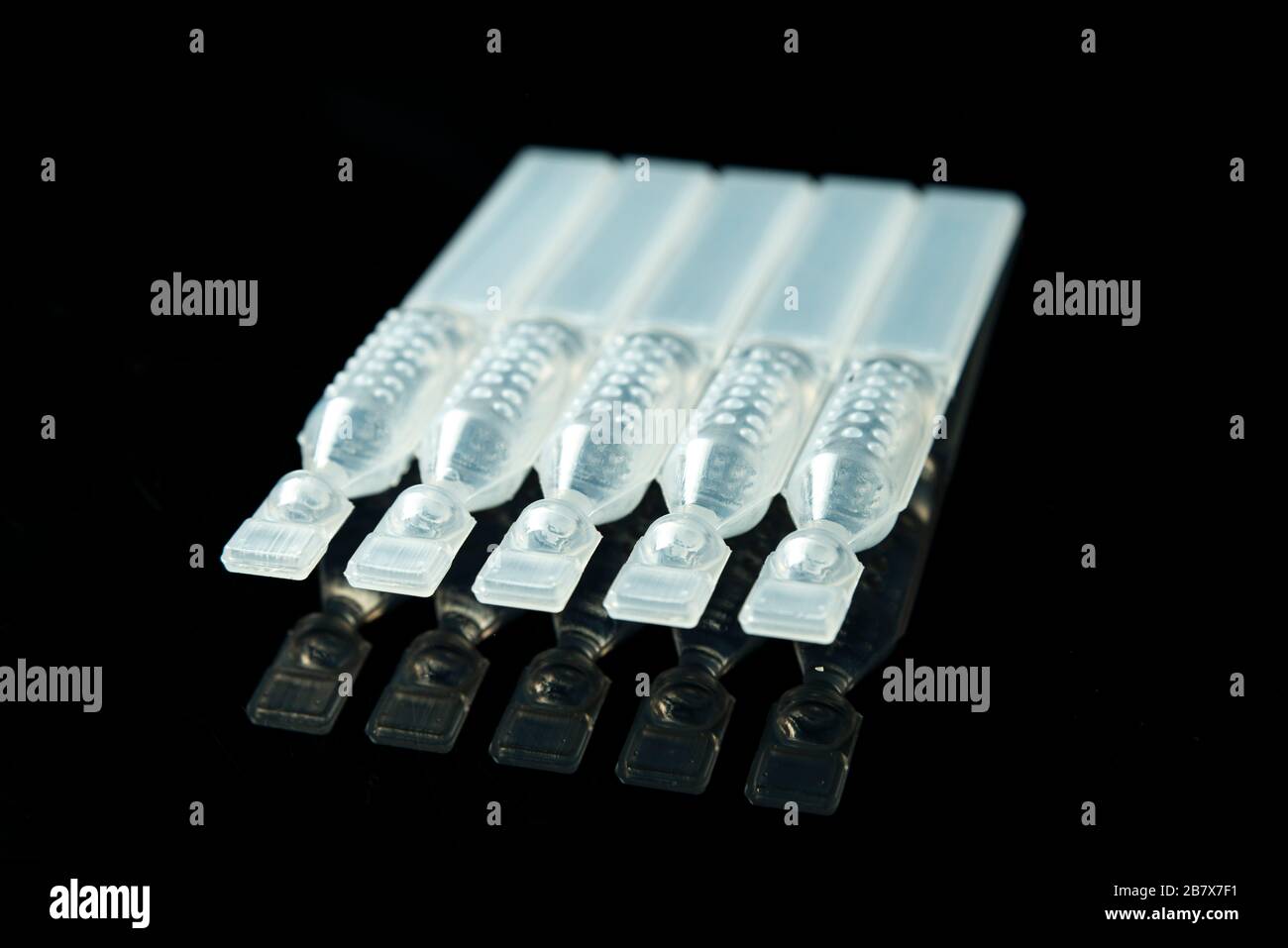 Eyedrops hi-res stock photography and images - Alamy