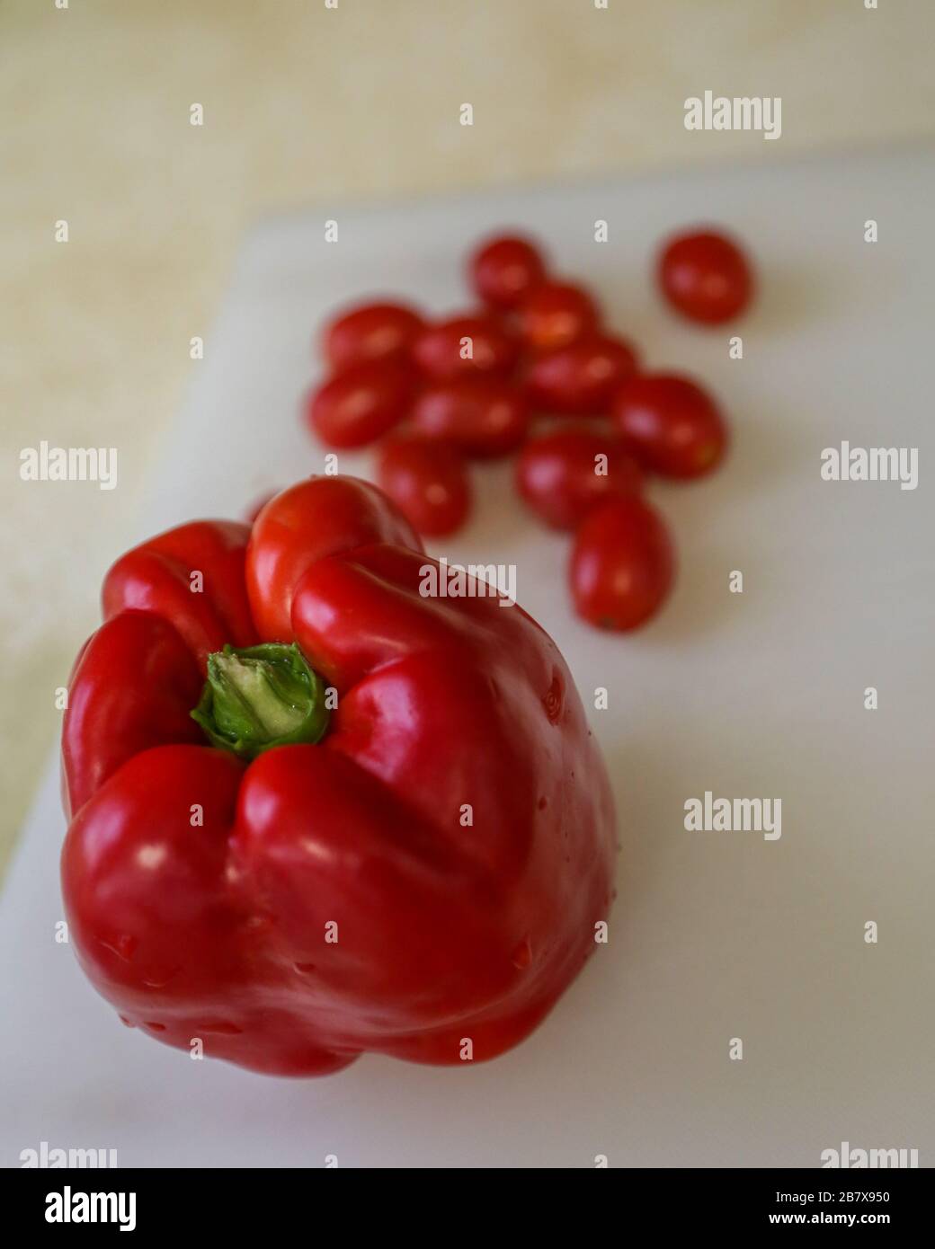 Grape tomatoes hi-res stock photography and images - Alamy
