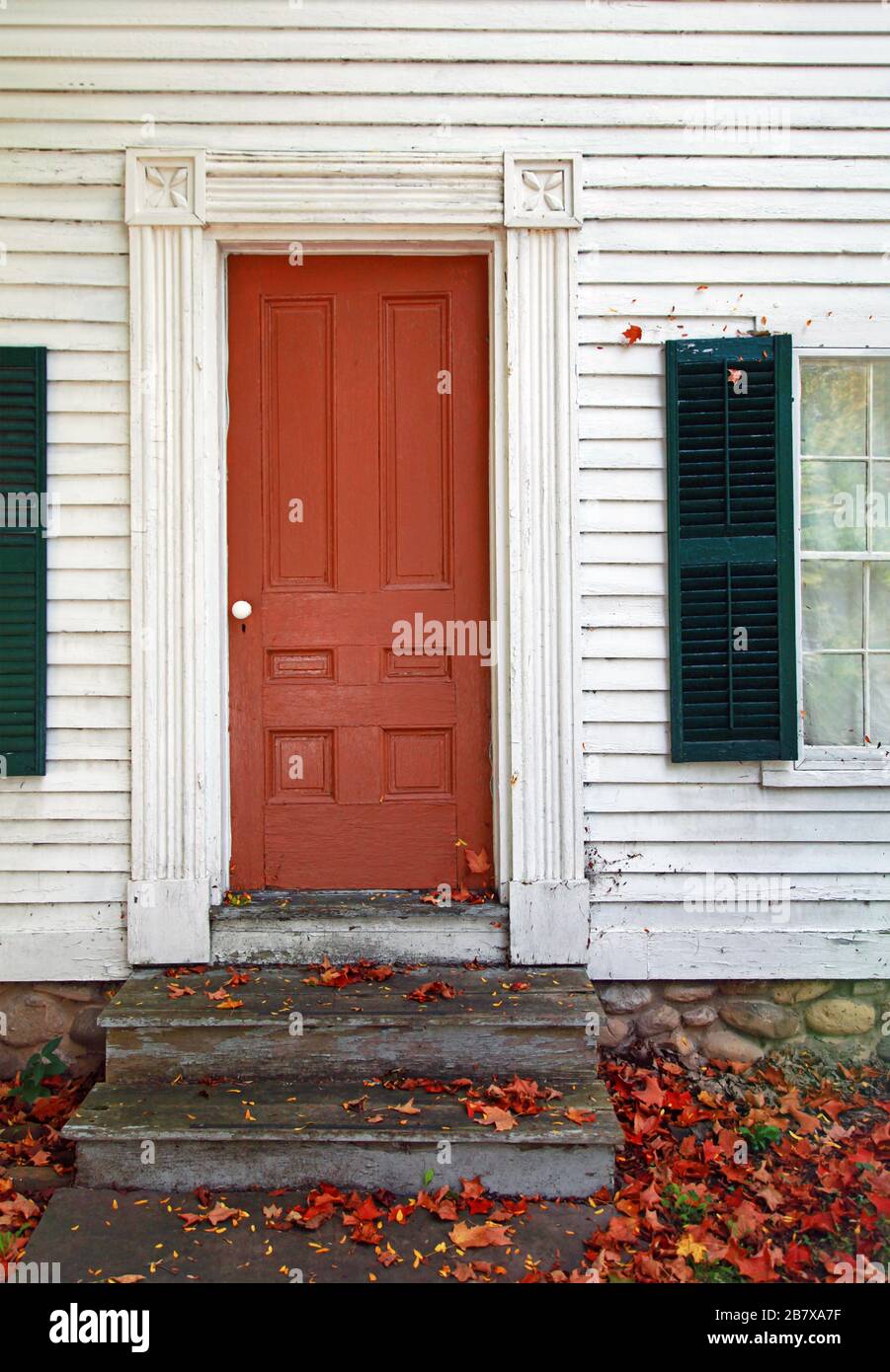 Colonial home hi-res stock photography and images - Alamy