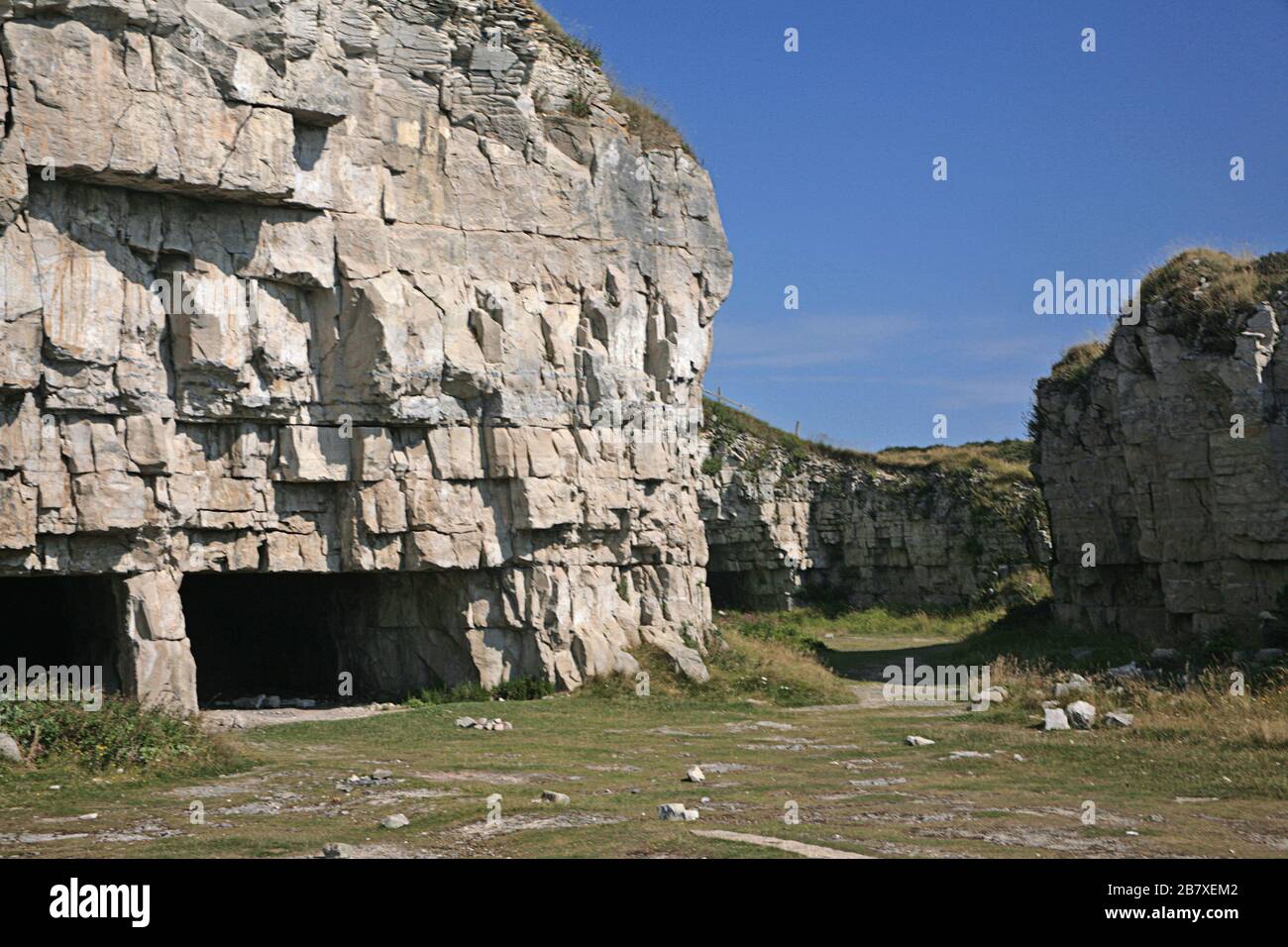 Winspit caves hi-res stock photography and images - Alamy
