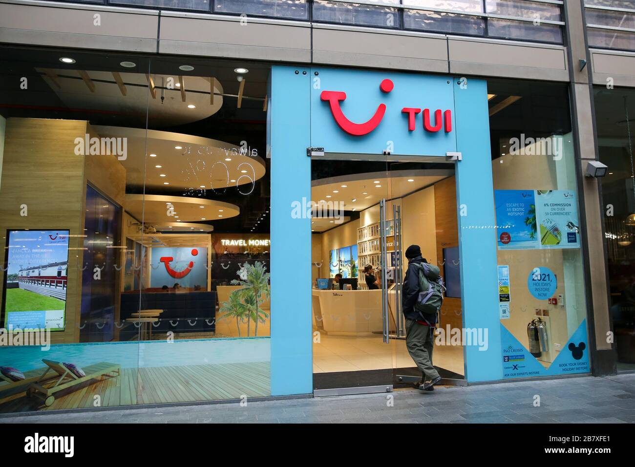 Tui store hi-res stock photography and images - Alamy