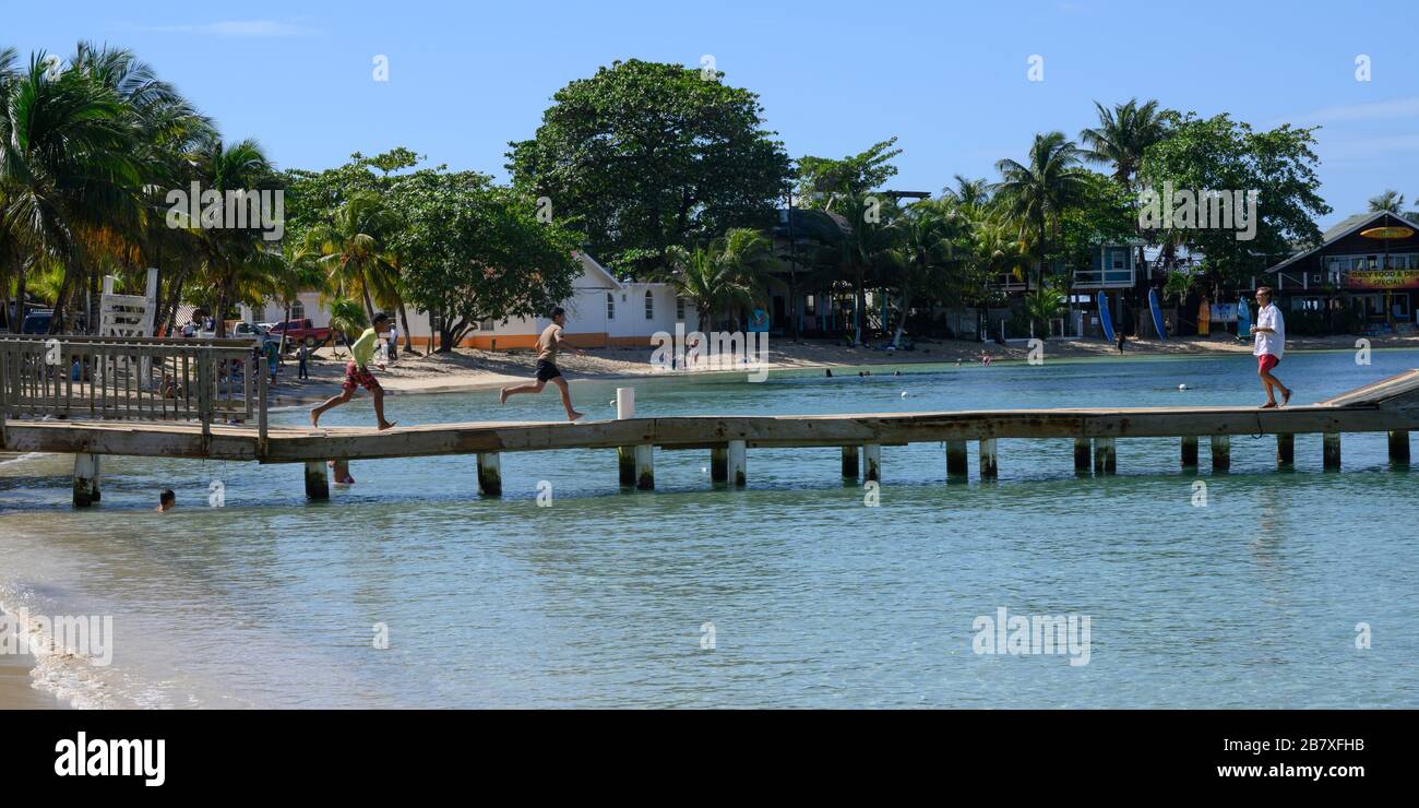 West bay beach in honduras hi-res stock photography and images - Alamy