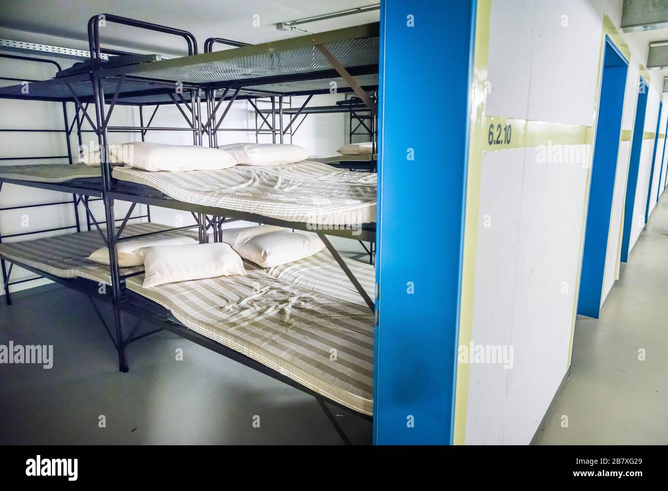 In an underground auxiliary hospital in Stade, 226 sick beds are ...