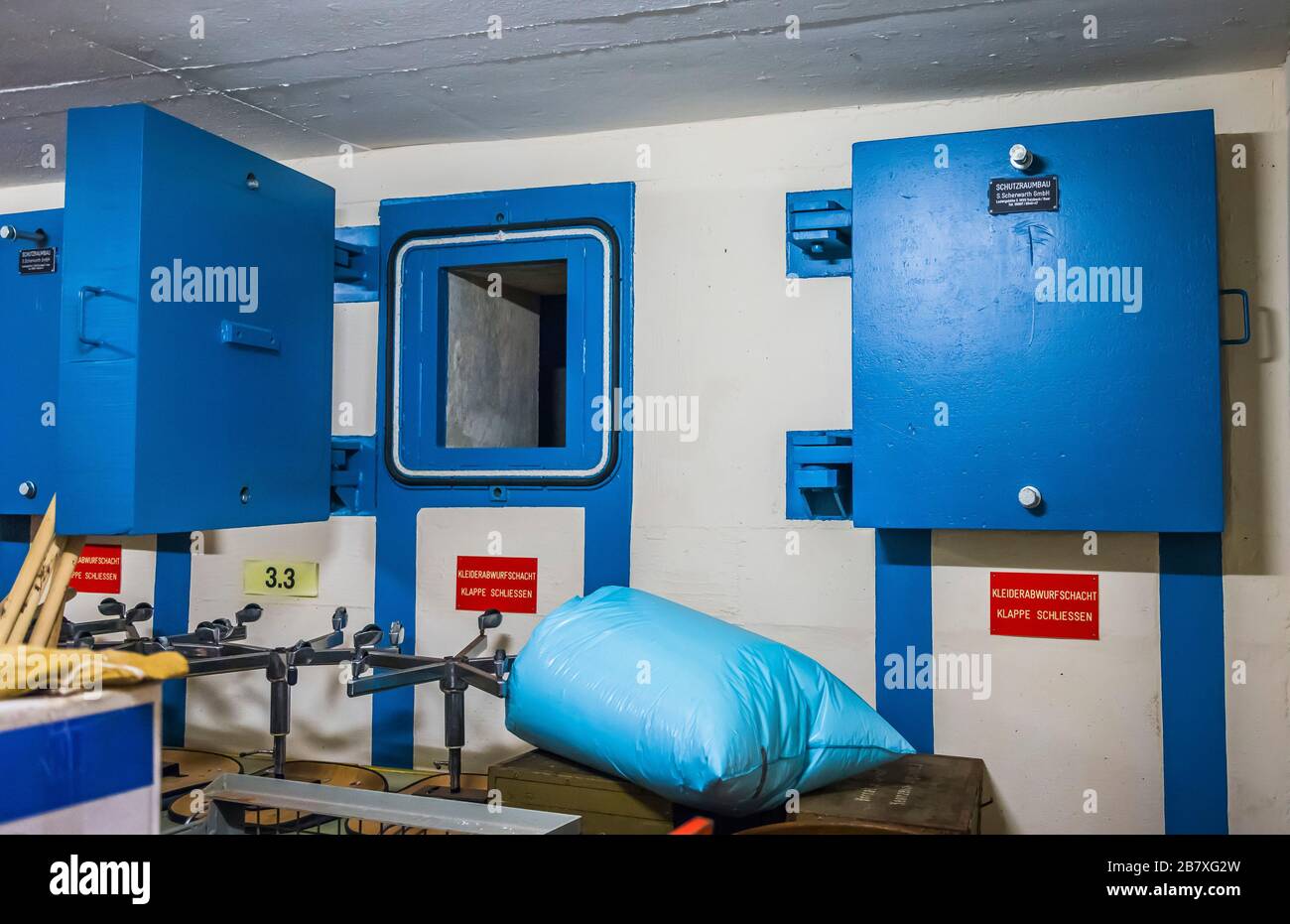 In an underground auxiliary hospital in Stade there are ready-to-use ...