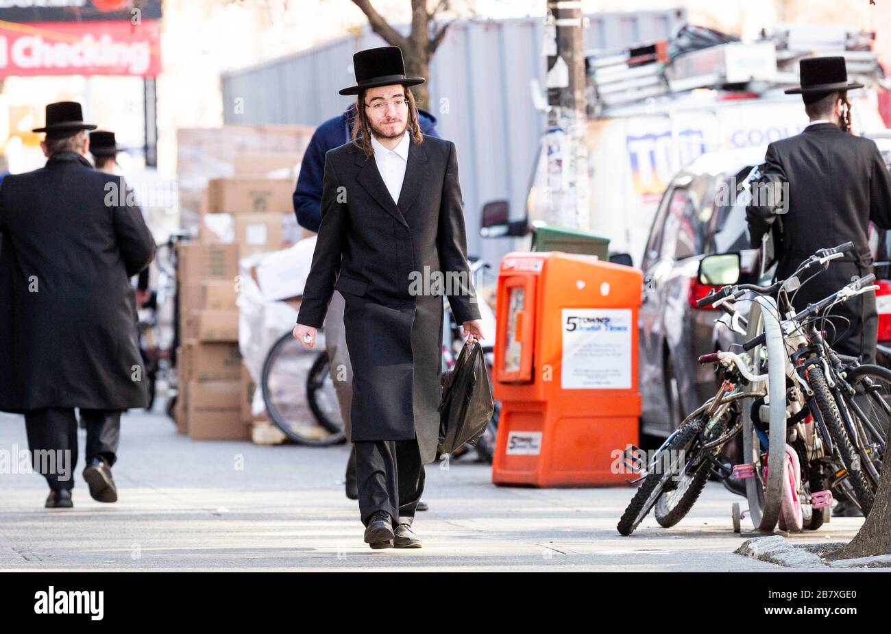 Borough park hasidic hi-res stock photography and images - Alamy