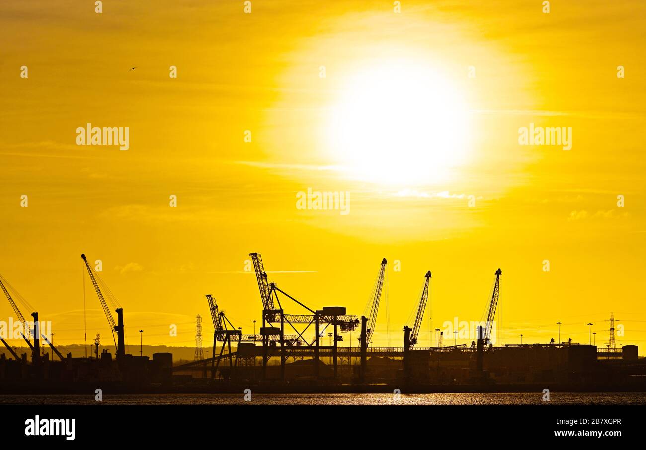 Tyneside docks hi-res stock photography and images - Alamy