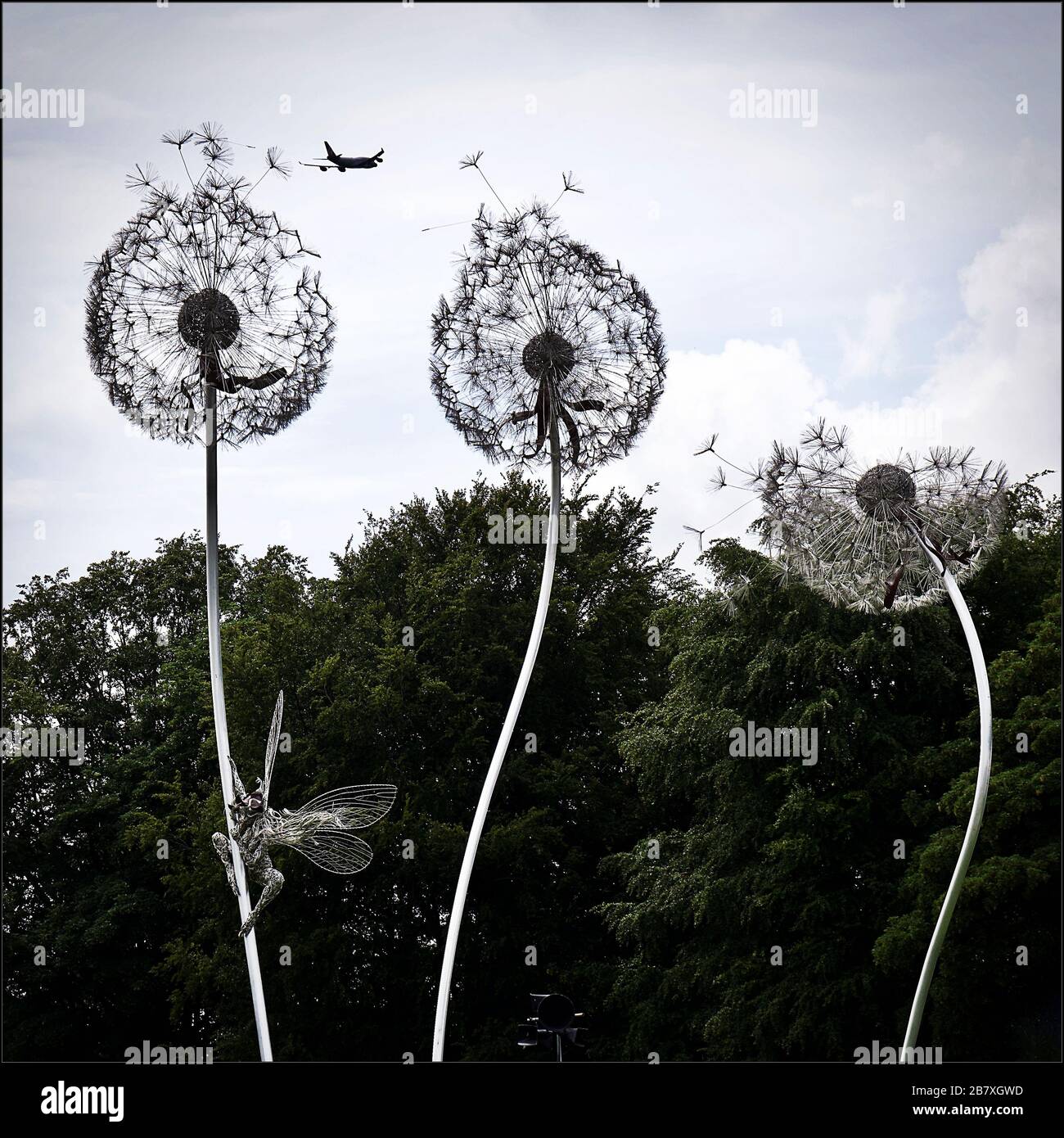 Dandelion sculpture hi-res stock photography and images - Alamy