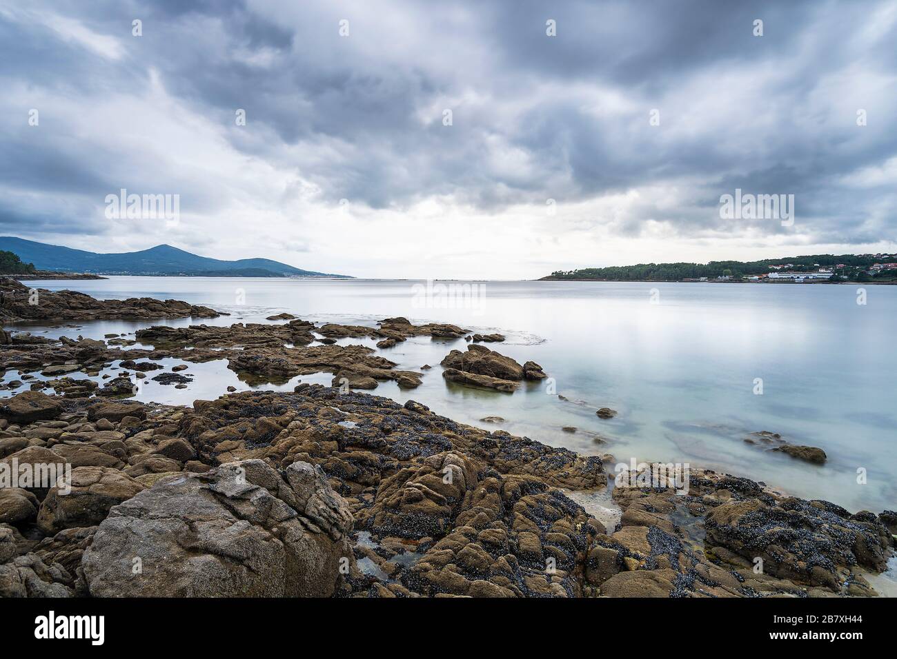 Stones on the shore hi-res stock photography and images - Alamy