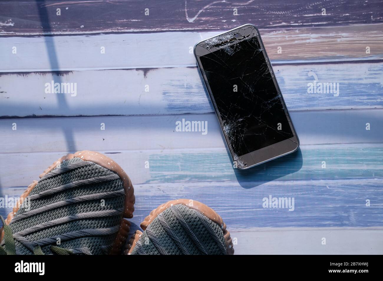 Dropping phone hi-res stock photography and images - Alamy