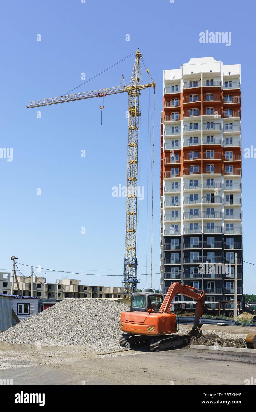 The construction of the new apartment buildings of 16 storeys on the ...