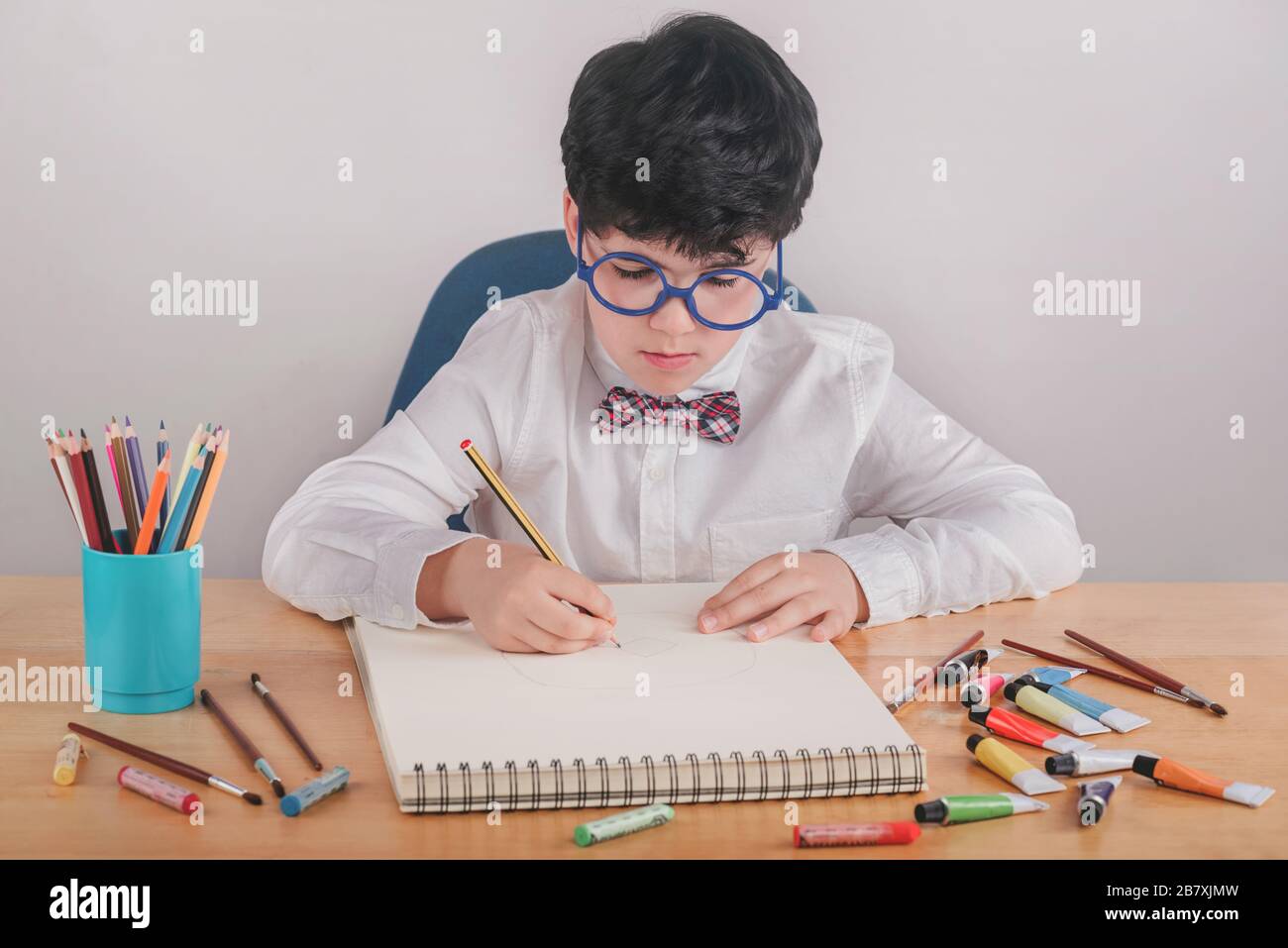 Child drawing hi-res stock photography and images - Alamy