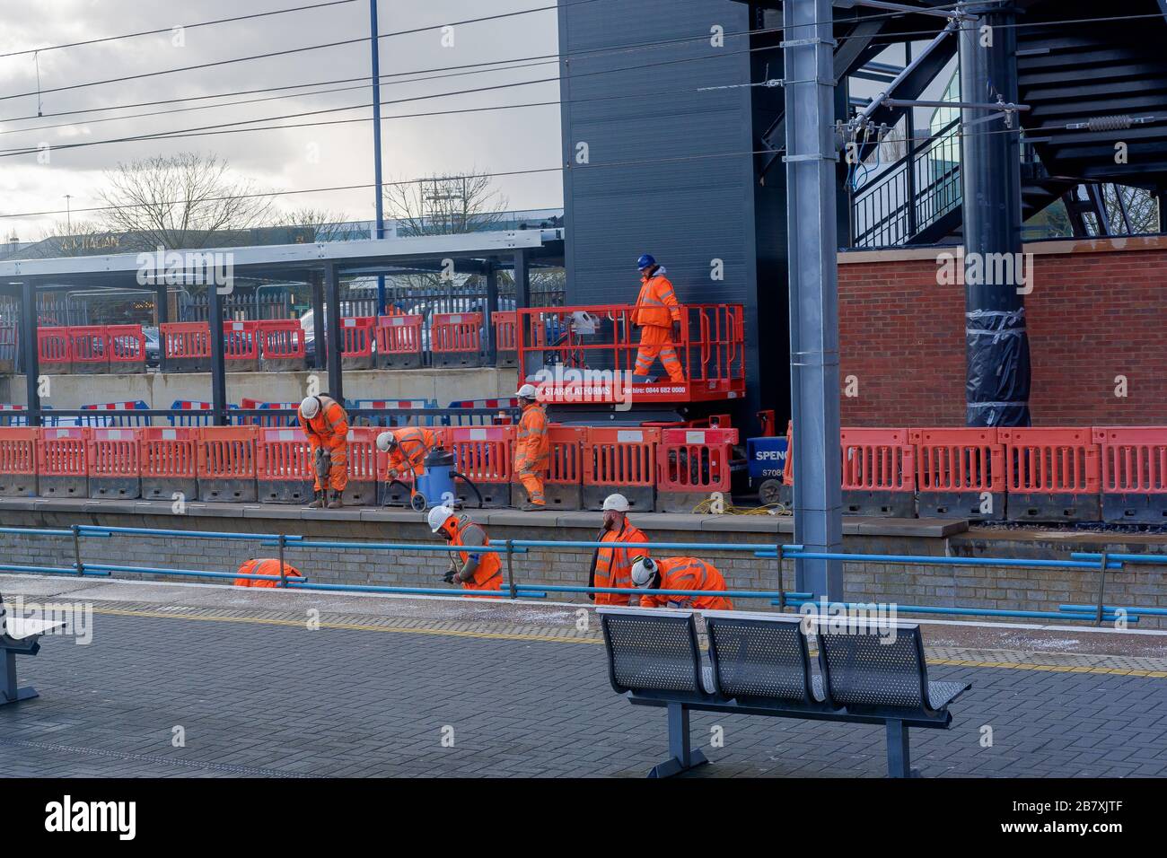 Railway lines workmen hi-res stock photography and images - Alamy