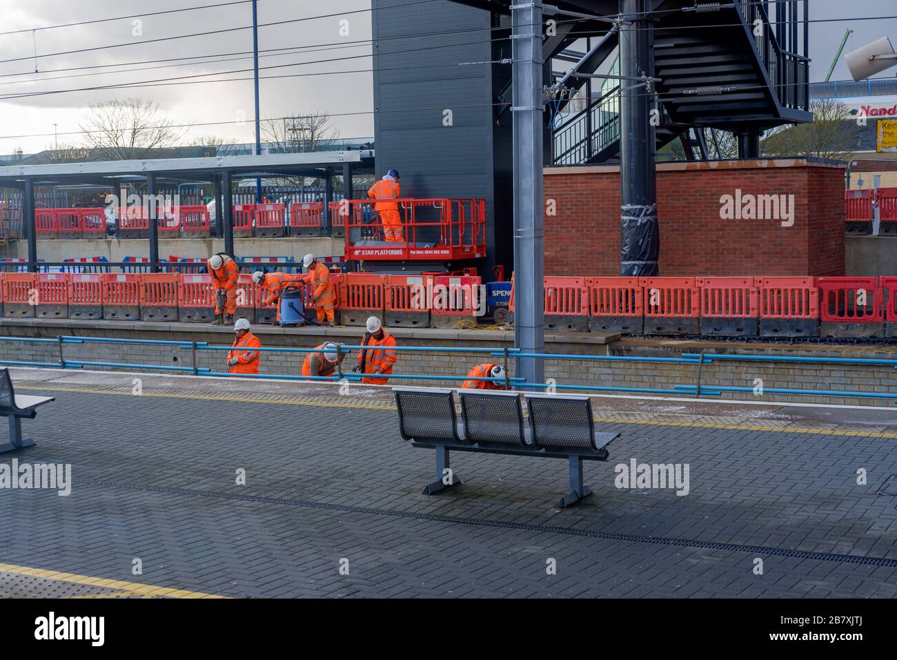 Railway lines workmen hi-res stock photography and images - Alamy