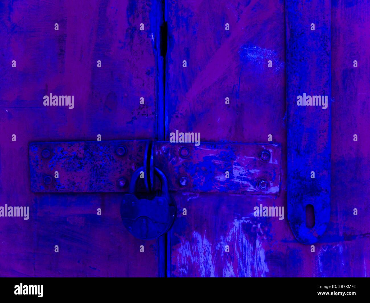 Wallpaper gate hi-res stock photography and images - Alamy