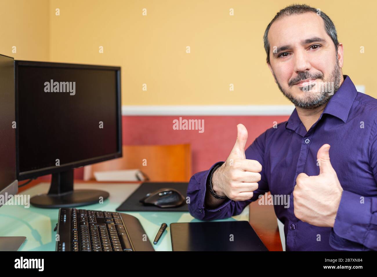 Businessman working computer thumbs up hi-res stock photography and ...
