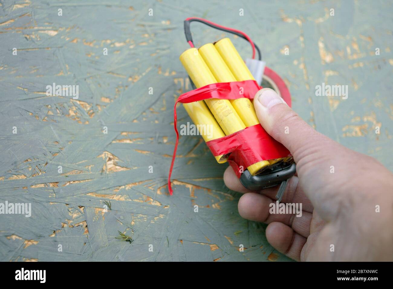 Improvised explosive device hi-res stock photography and images - Alamy